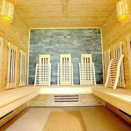 Hotel Restaurant & Spa Le Val Moret Magnant, France - réserver ...